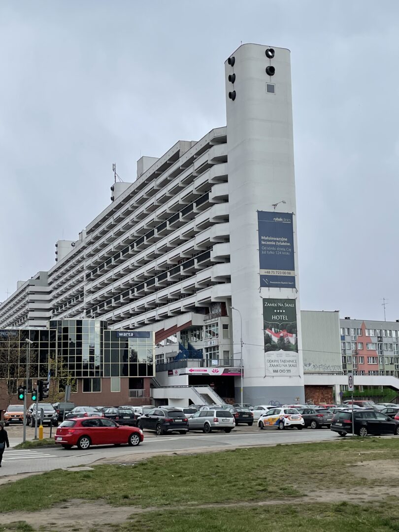 12. Bloki PRL-u - adwokat diabła. Galeriowiec, czyli zostawcie Titanica