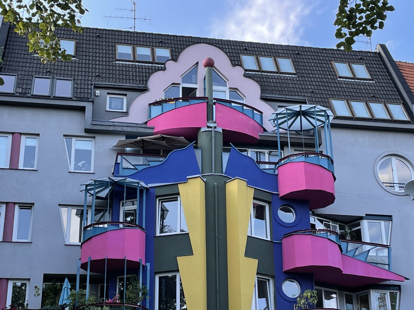 Nie tylko Solpol. Wojciech Jarząbek i jego nietypowe wrocławskie ...